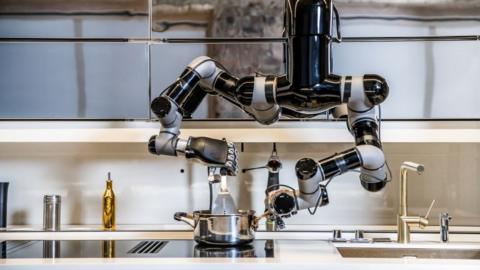 The robot chefs that can cook your Christmas dinner - BBC News