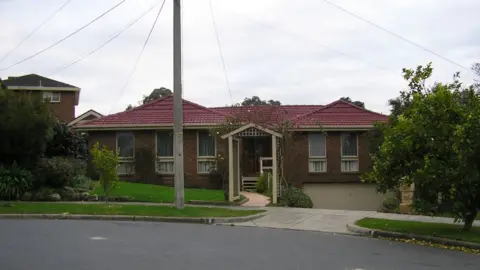 Neighbours fans tell of life in Ramsay Street house