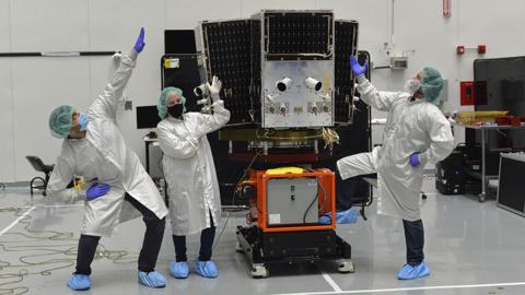Planet's satellites aim for still sharper view of Earth - BBC News