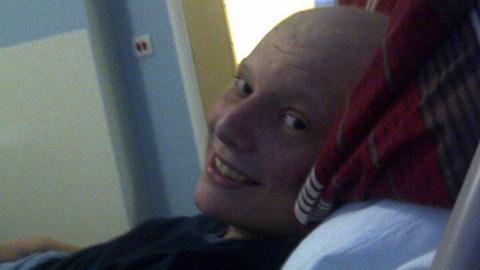 London Marathon: Cancer survivor to take on race on crutches - BBC News