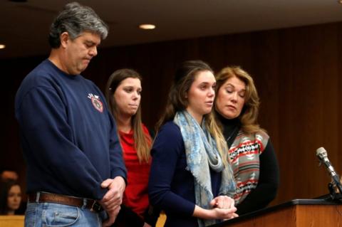 Larry Nassar: Father lunges at disgraced US doctor - BBC News