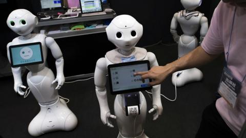 Ocado trials fruit-picking robot - BBC News