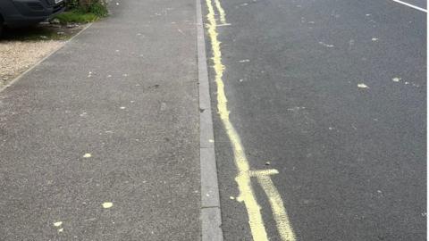 DIY double yellow lines painted on Southampton road - BBC News