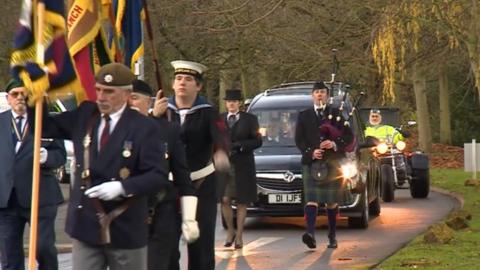 Standing room only at lonely WW2 soldier funeral - BBC News