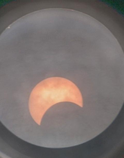 In pictures: Solar eclipse as seen from the UK - BBC News