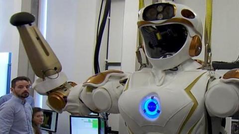 Why is India sending humanoid robots into space? - BBC News