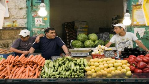 ¿Por qué realmente no hay tanta comida judía en Israel? - BBC News Mundo