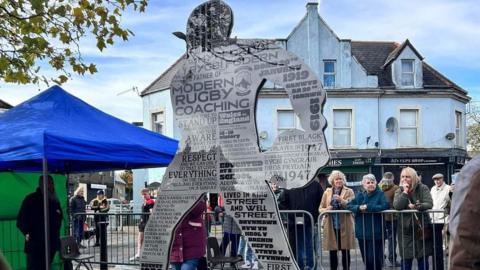 Roy Francis monument honours black rugby league pioneer - BBC News