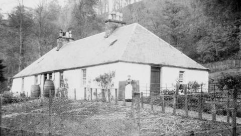 Capturing the past at Chatelherault Country Park - BBC News