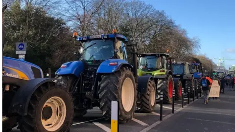Dublin: Farmers' tractor protest causes traffic chaos