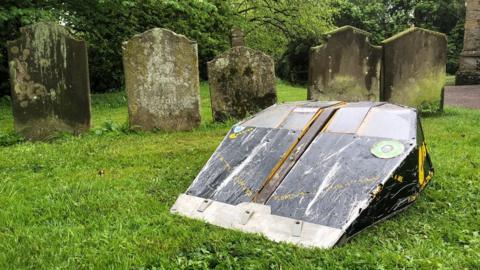 Rex Garrod: Funeral held for Brum and Robot Wars star - BBC News