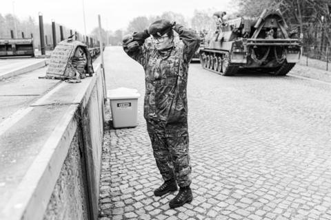 In pictures: British tank soldiers' final year in Germany - BBC News