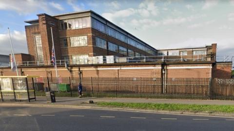 Jacob's Cream Crackers workers in Liverpool walk out over pay - BBC News