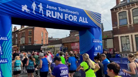 Rob Burrow's children join him at Father's Day run