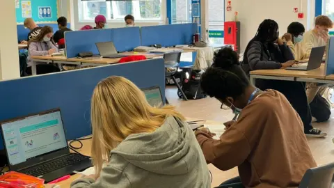 Covid: Ipswich school reintroduces mask-wearing in lessons