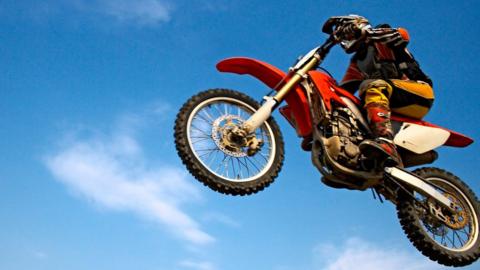 How safe is it to be a stunt performer? - BBC News