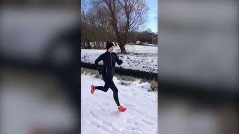 Lockdown runs: Women 'chased and harassed by men' - BBC News