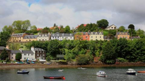 Life on the 82 other Great British islands - BBC News