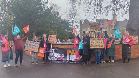 East Midlands teachers join further strike action - BBC News