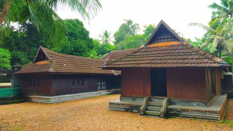 The young Indians saving crumbling ancestral homes - BBC News