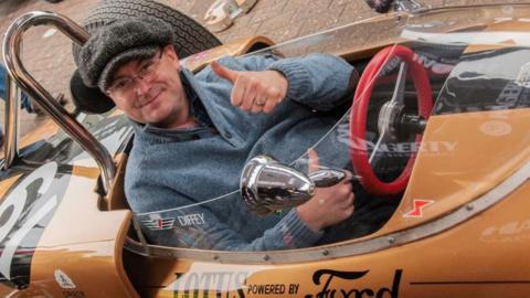 A6 Bugatti crash: Tribute to 'one-off' driver Simon Diffey - BBC News