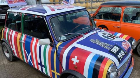 The Mini at 60: Fans share their pictures of the little car - BBC News