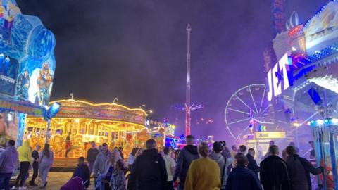 Hull Fair 2021: Crowds attend one of Europe's largest fun fairs - BBC News