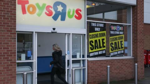 Toys R Us UK goes into administration - BBC News