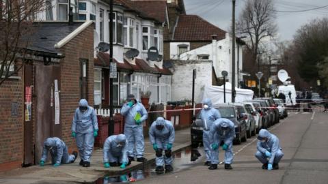 Tottenham shooting: Girl, 17, dies from gunshot wound - BBC News