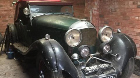 Rusty Bentley found in Stockport garage sells for £450k - BBC News