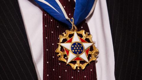 Elvis Presley gets US Presidential Medal of Freedom - BBC News