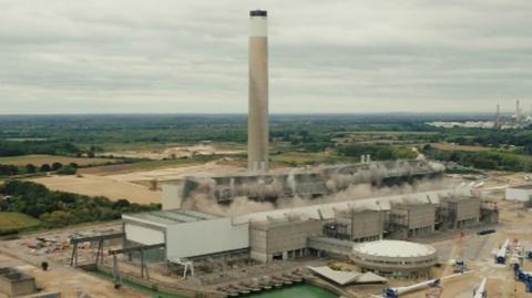 Fawley Power Station: Chimney demolished as part of redevelopment - BBC ...