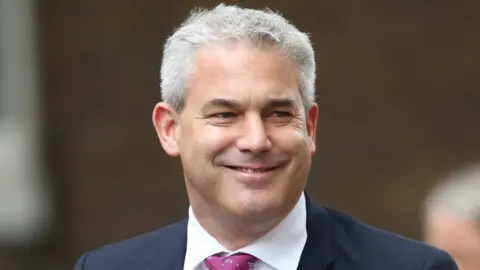 Brexit: UK calls on EU to renegotiate or face no deal