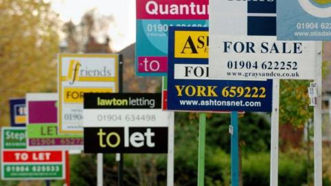 Renting: Pace of rising costs has peaked, says Zoopla - BBC News