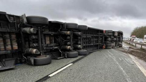 Storm Eunice: M56 shut as lorry overturns in high winds - BBC News