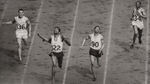 Jamaica's first gold medallist Arthur Wint remembered - BBC News