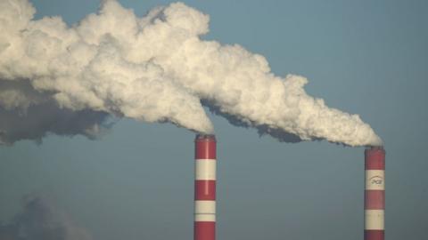 Climate change: Greenhouse gas build-up reached new high in 2020 - BBC News