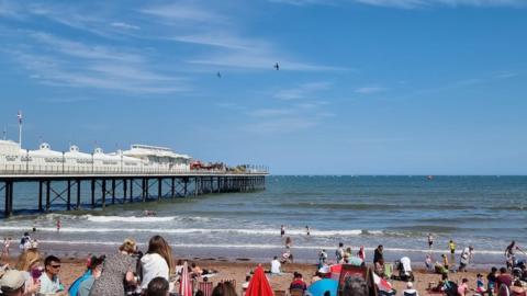 Torbay Airshow: Hundreds of thousands attend event - BBC News