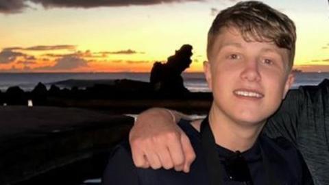 Ormskirk stabbings: Man arrested on suspicion of murder - BBC News