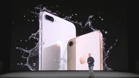 Apple iPhone X adopts facial recognition and OLED screen - BBC News
