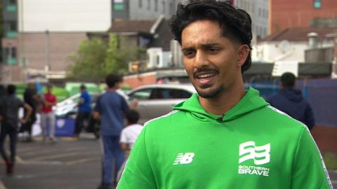 Southern Brave: Cricketer Jafer Chohan inspires young players - BBC News