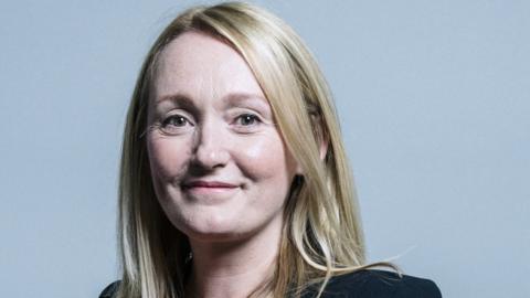 Coronavirus: Ex-Crewe MP Laura Smith fights credit impact - BBC News