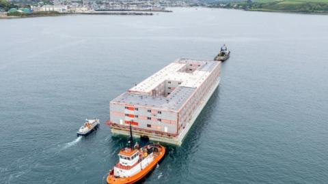 Migrant barge: Portland plan dubbed 'cruel' by campaigners - BBC News