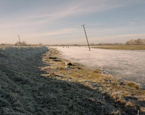 'The joy of fen skating is a great metaphor for life' - BBC News