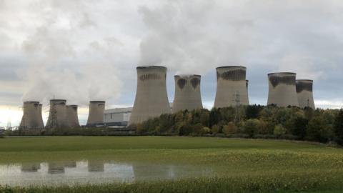 The 'green' row over the UK's largest renewable power plant - BBC News