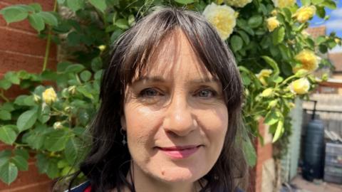 Covid: Peterborough kidney patient still shielding - BBC News