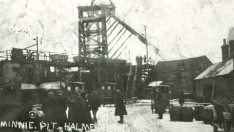 Minnie Pit: World War One mine disaster remembered - BBC News