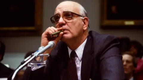 Paul Volcker: Former US Federal Reserve chief dies aged 92