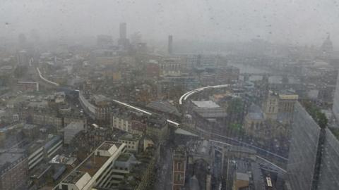 Heavy rain in south east England: Your pictures - BBC News