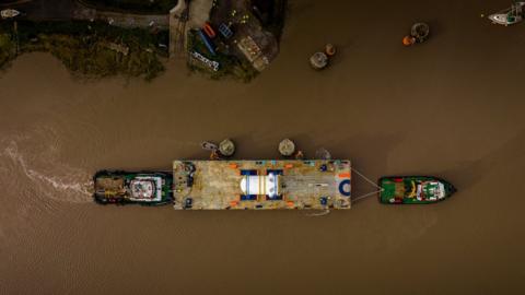 Somerset: Nuclear reactor arrives at Hinkley C power station - BBC News